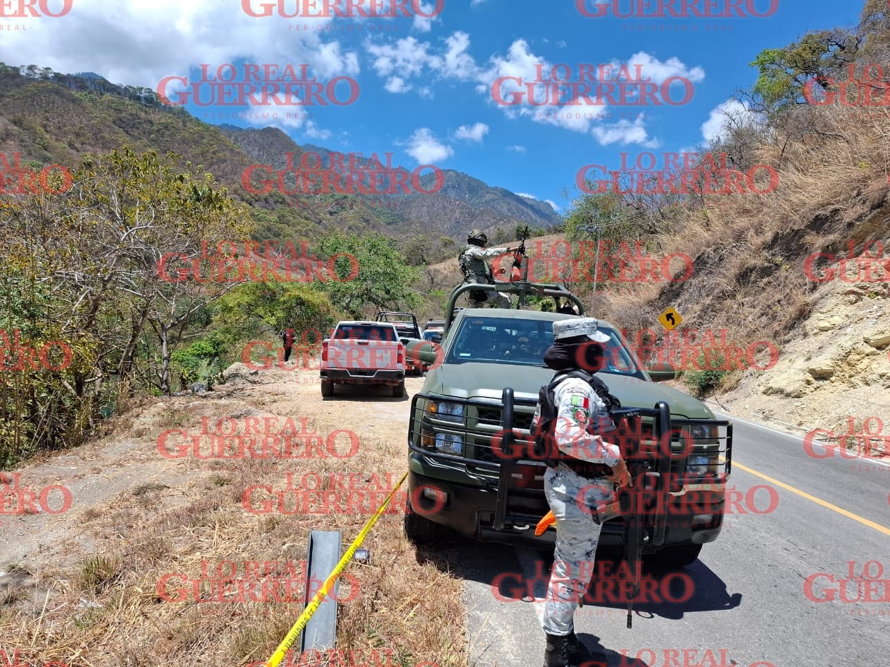 Hallan a 3 hombres muertos dentro de una camioneta en el fondo de un ... Hallan a 3 hombres muertos dentro de una camioneta en el fondo de un ...